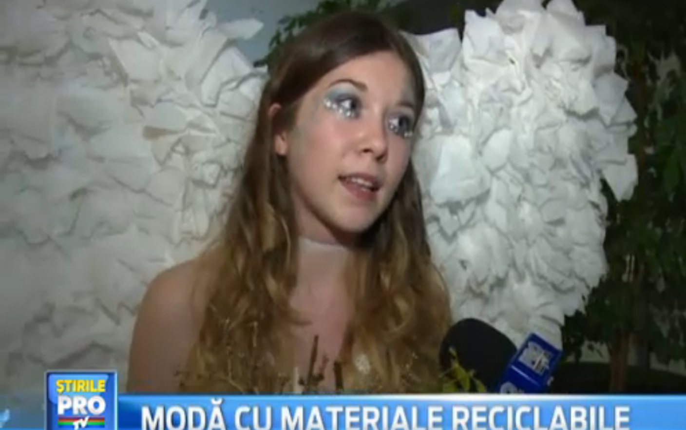Moda eco. In Alba se poarta rochii extravagante, create din materiale ...