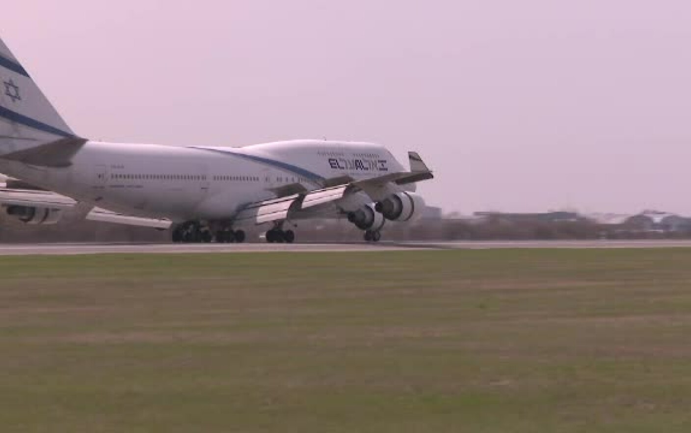 Avioanele Boeing 747 NU mai au voie să aterizeze pe Otopeni. Care e ...