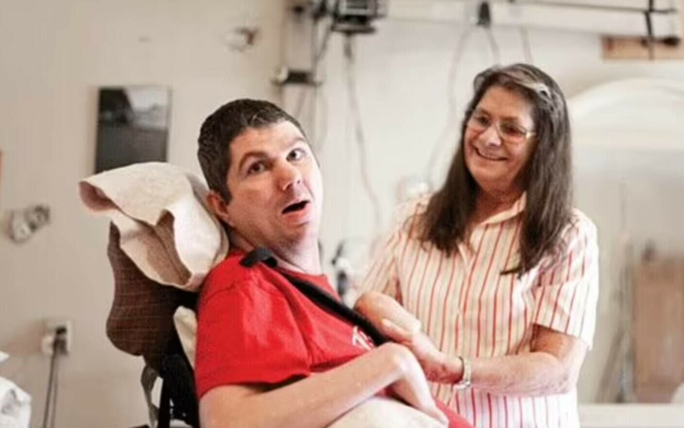 Prima reacție a unui bărbat care s-a trezit din comă după 19 ani ...