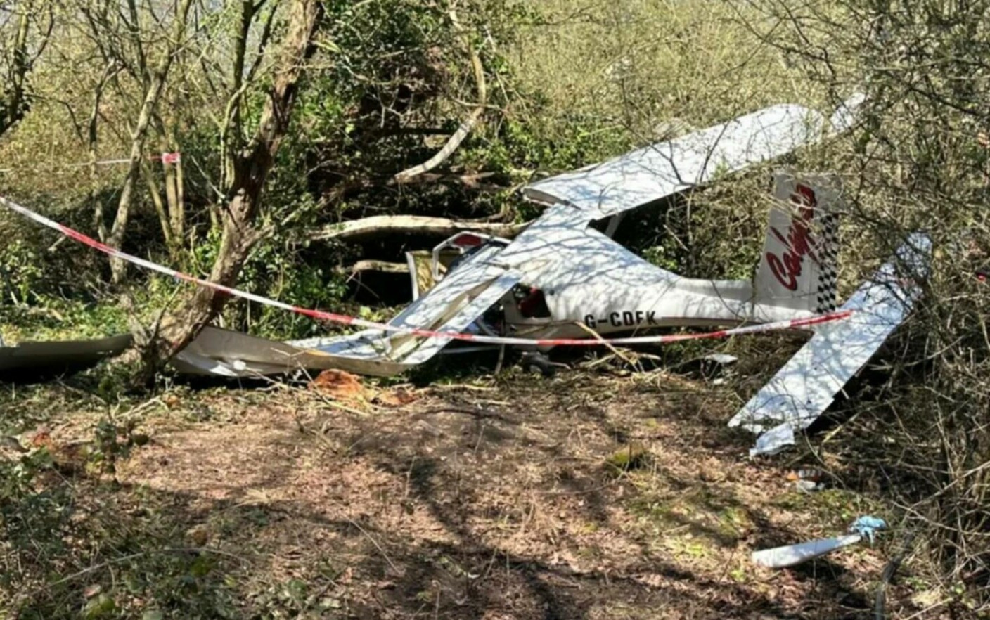 Un avion s-a prăbușit în Londra. Două persoane au ajuns la spital ...