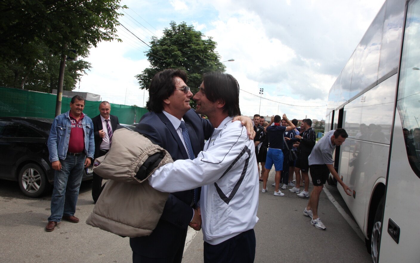 Velcea ii raspunde lui Robu: "Nici mie nu mi s-au adus jucatorii pe ...