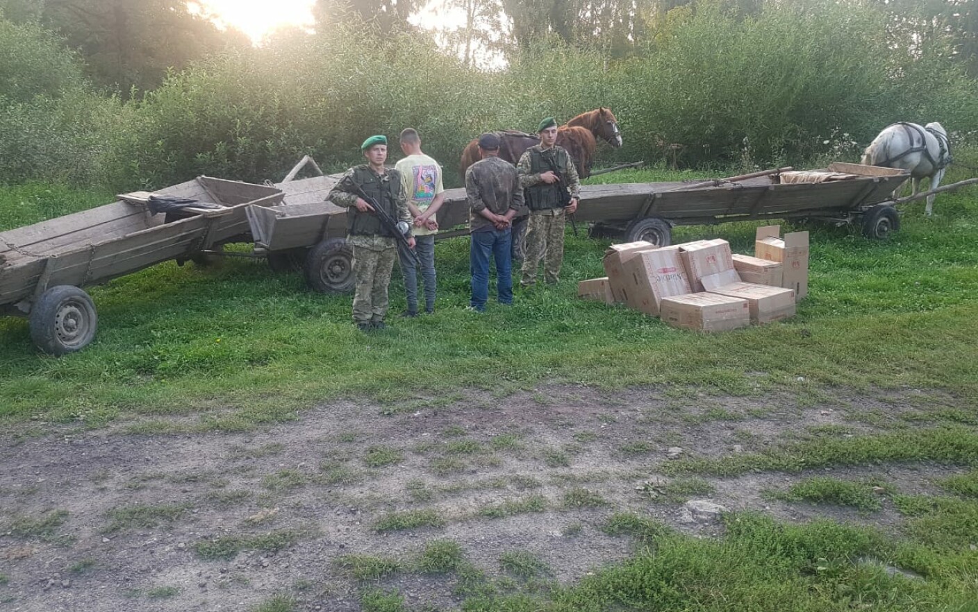 Caravană de căruţe, oprită în drum spre România. Ce aduceau ...