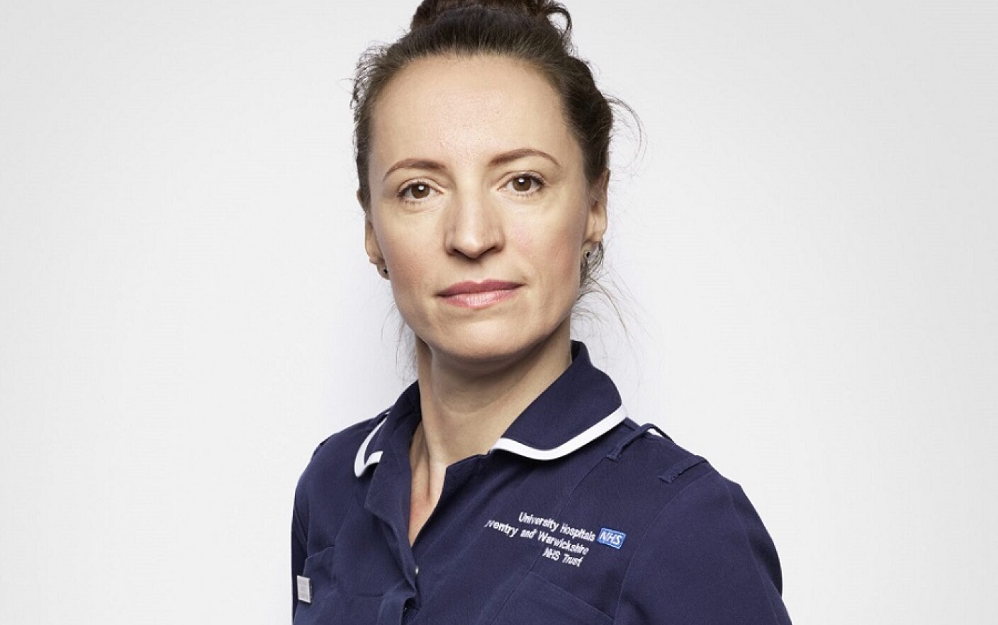 Moașa din România, devenită imaginea sistemului medical din UK în ...