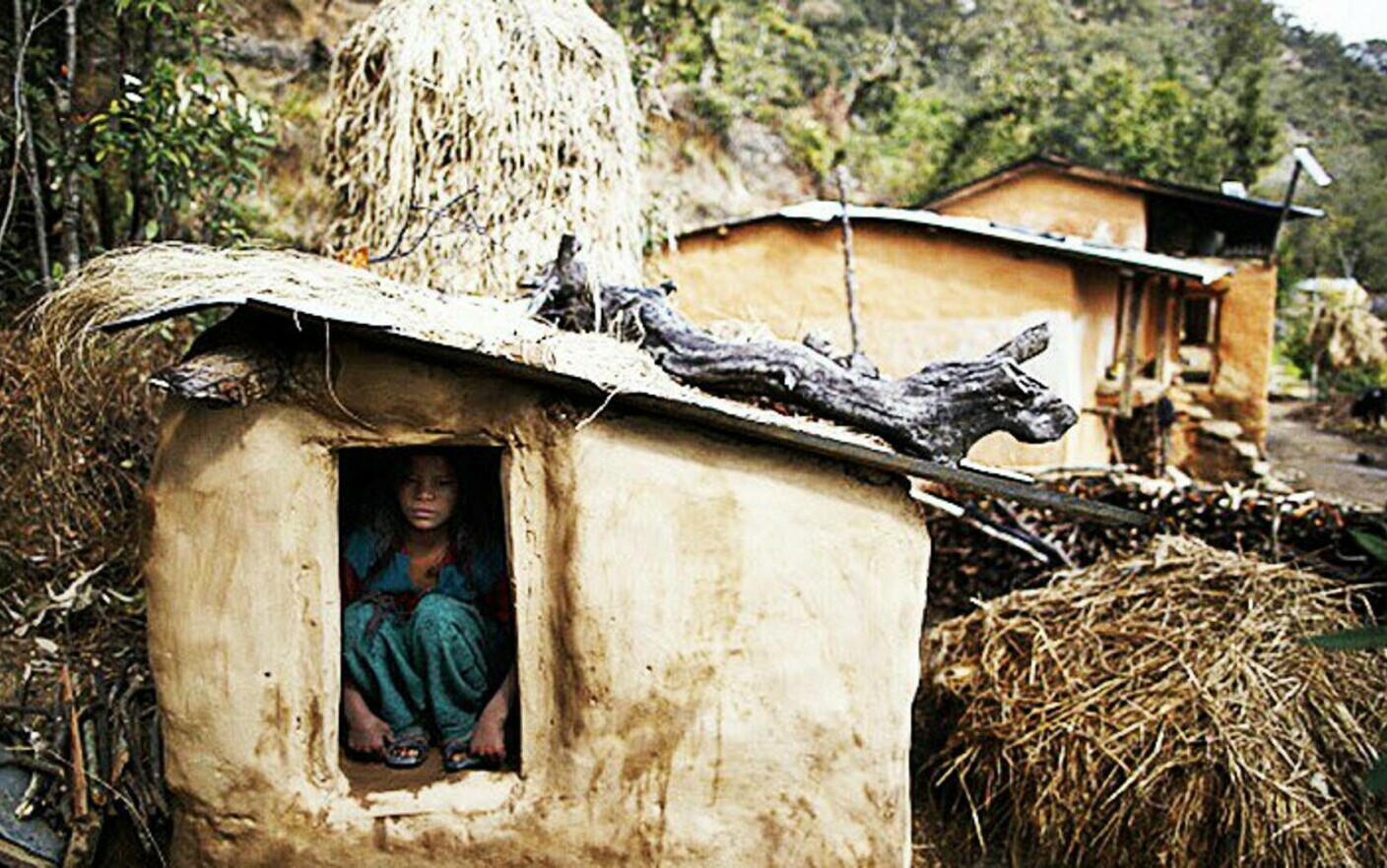 O adolescentă a murit după ce a fost forțată să stea într-o „colibă ...