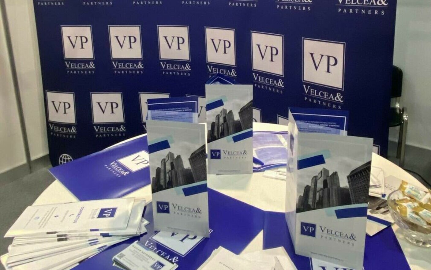 (P) VELCEA & PARTNERS oferă firmelor de consultanță externalizarea ...