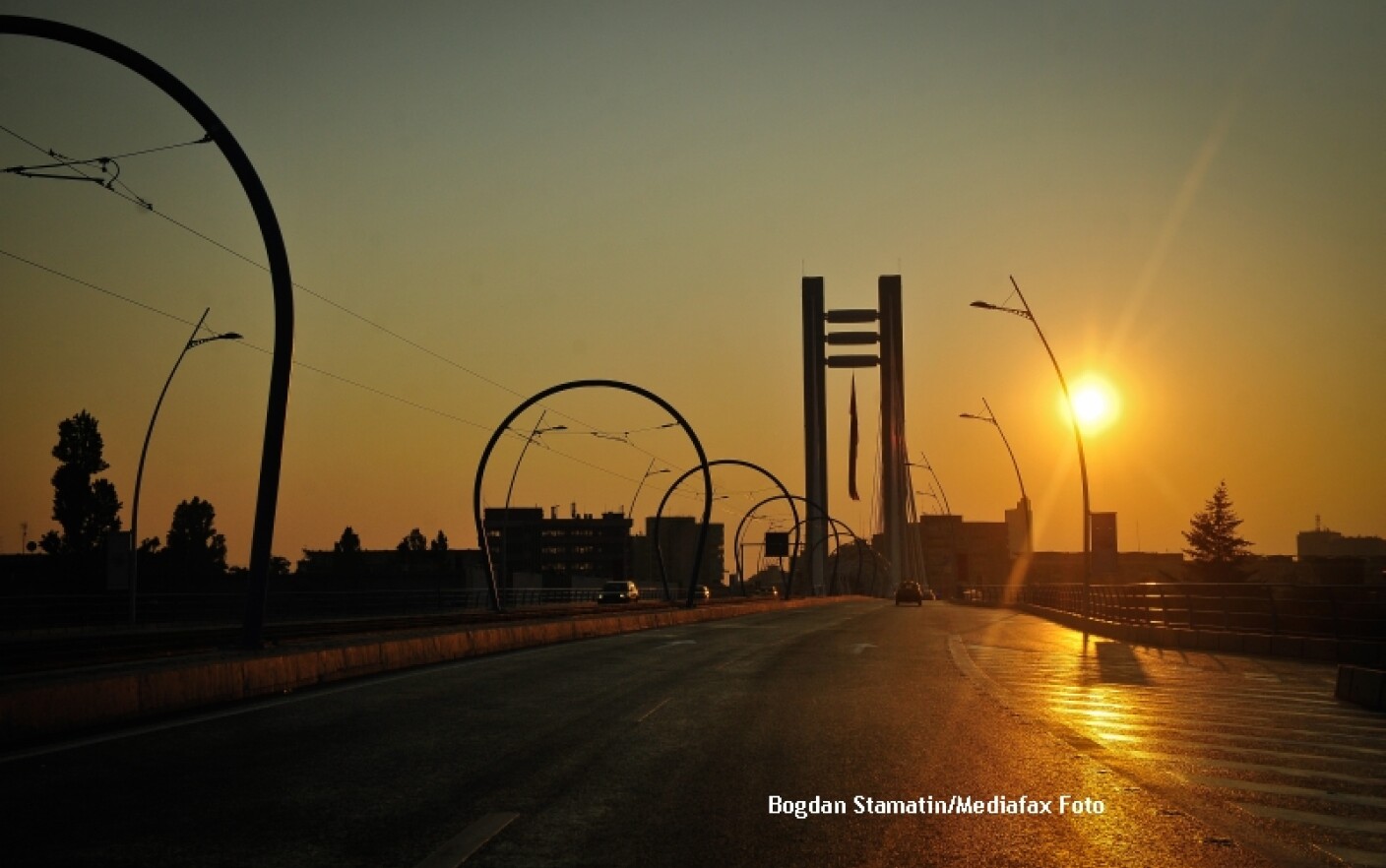 Un neamt s-a aruncat de pe Podul Basarab din Bucuresti, dupa cinci ore ...