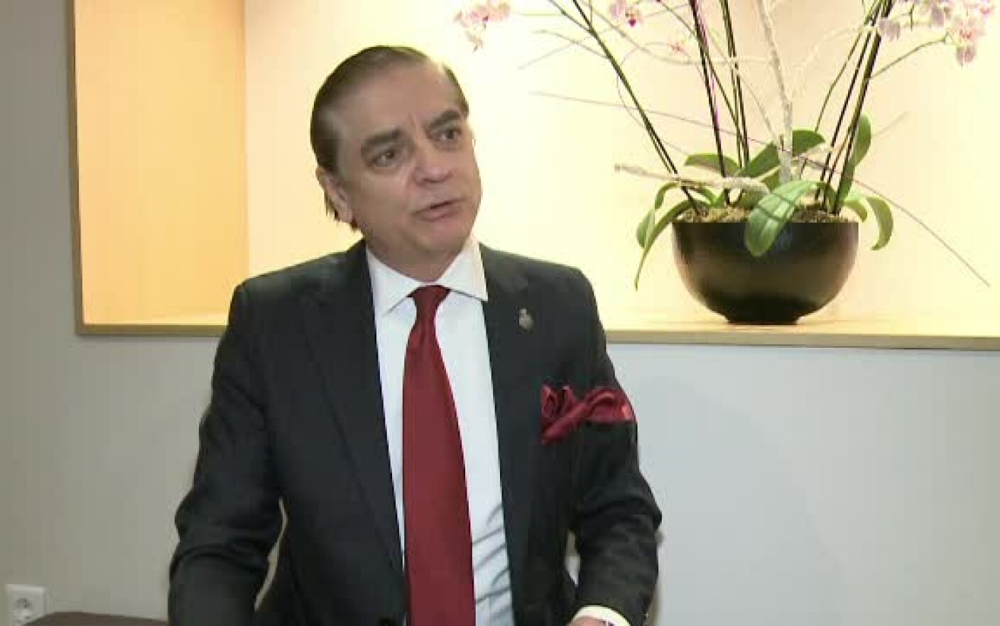 "Printul Paul" ravneste din nou la Castelul Peles, Ferma Baneasa si ...