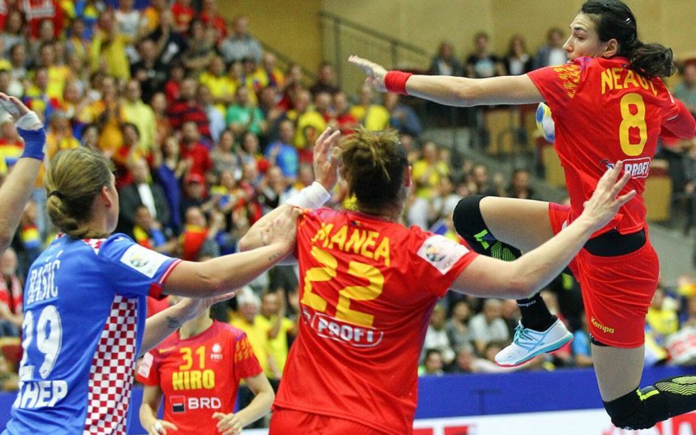 Romania a invins lejer Croatia si s-a calificat in grupele principale ...