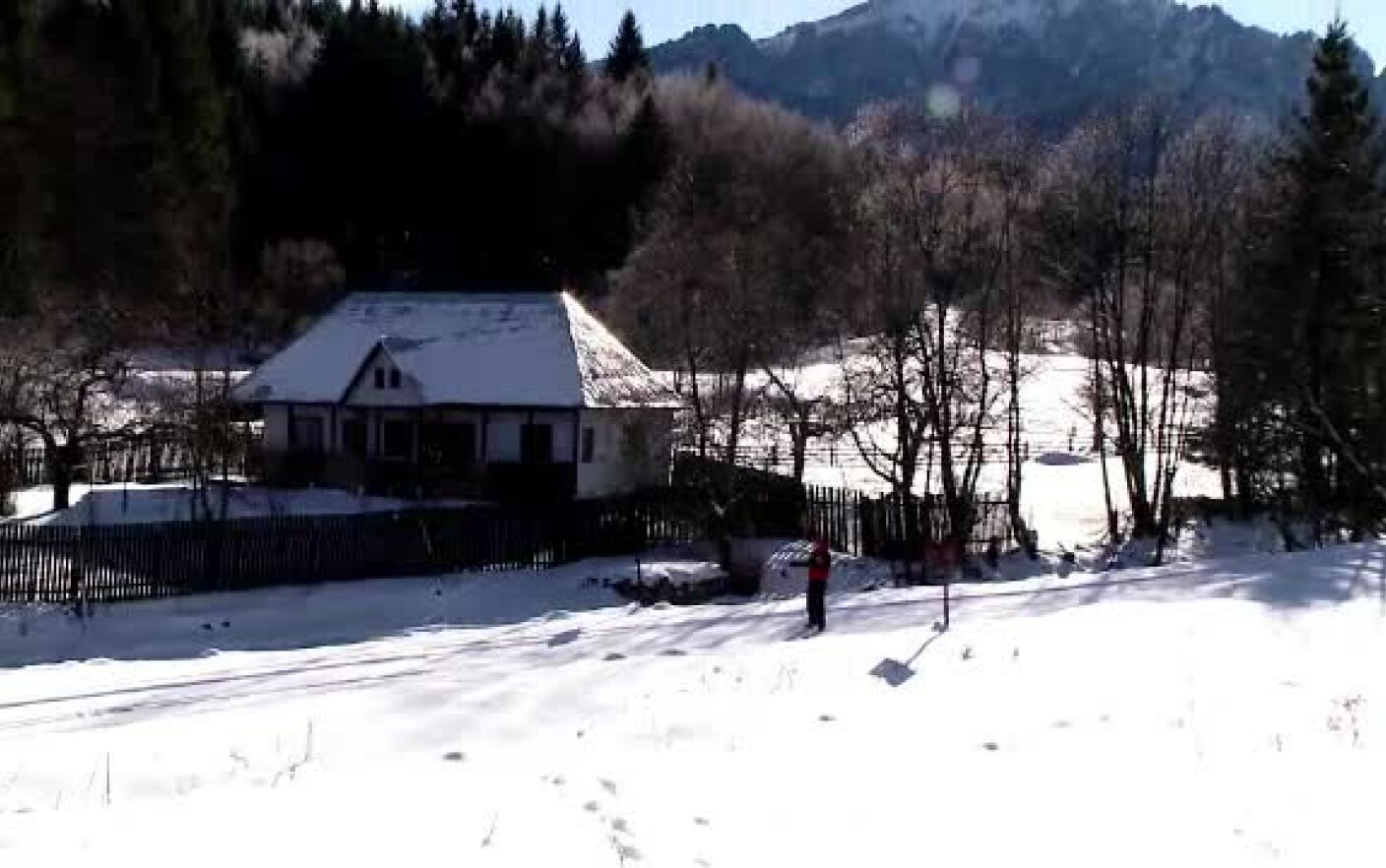 Este cel mai mic sat din Romania, nu are semnal la telefon si nici ...