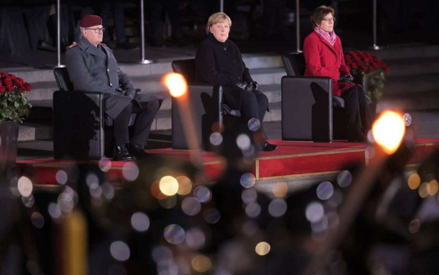 VIDEO. Angela Merkel, în lacrimi la ceremonia de adio pentru cancelarul ...