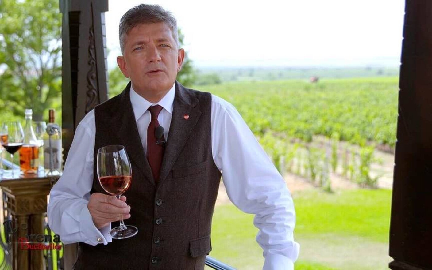 Sergiu Nedelea, gazda show-ului Wine Trips România, este ”somelierul ...