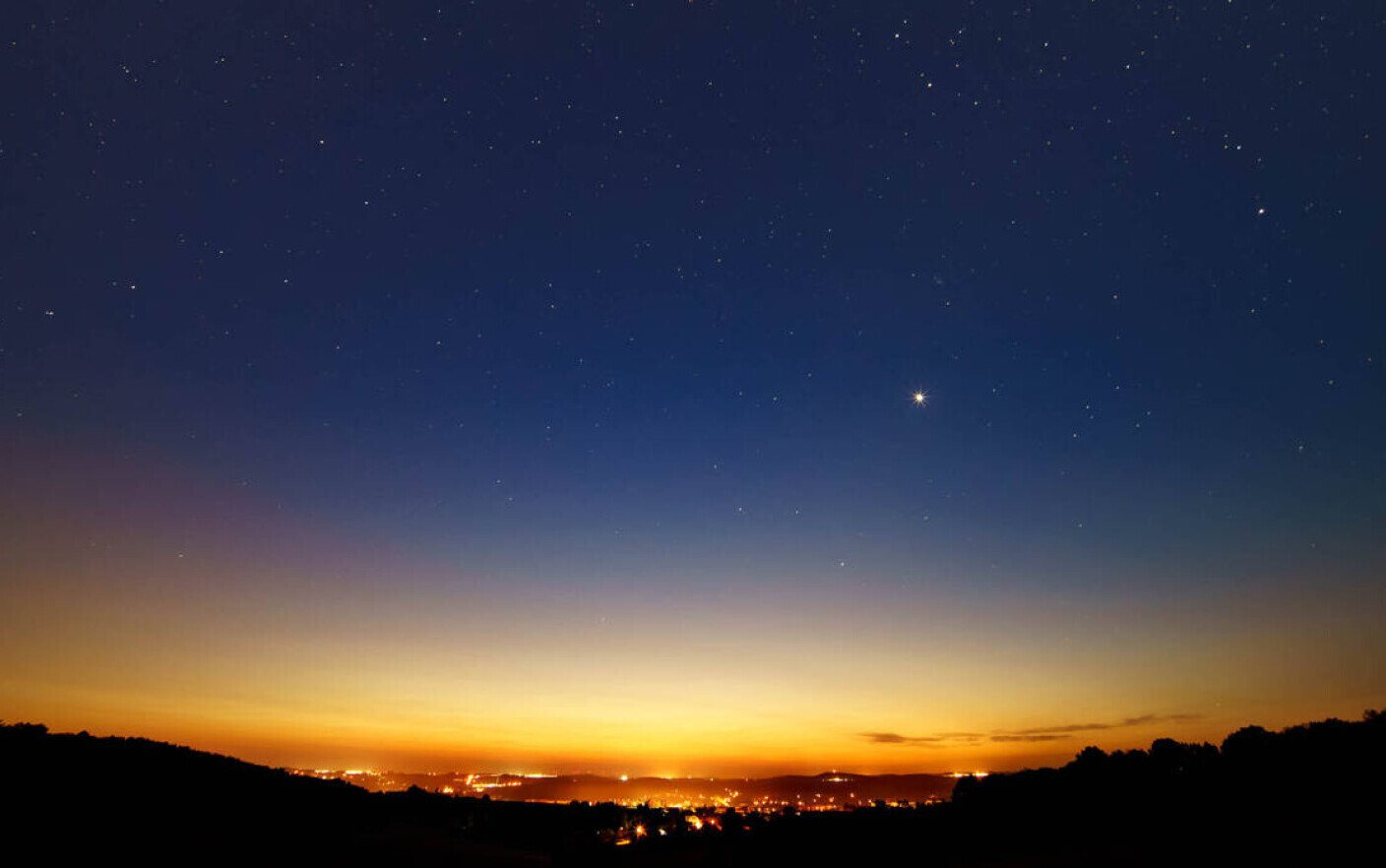 Zilele acestea, putem vedea Venus, Jupiter, Saturn și Mercur cu ochiul ...