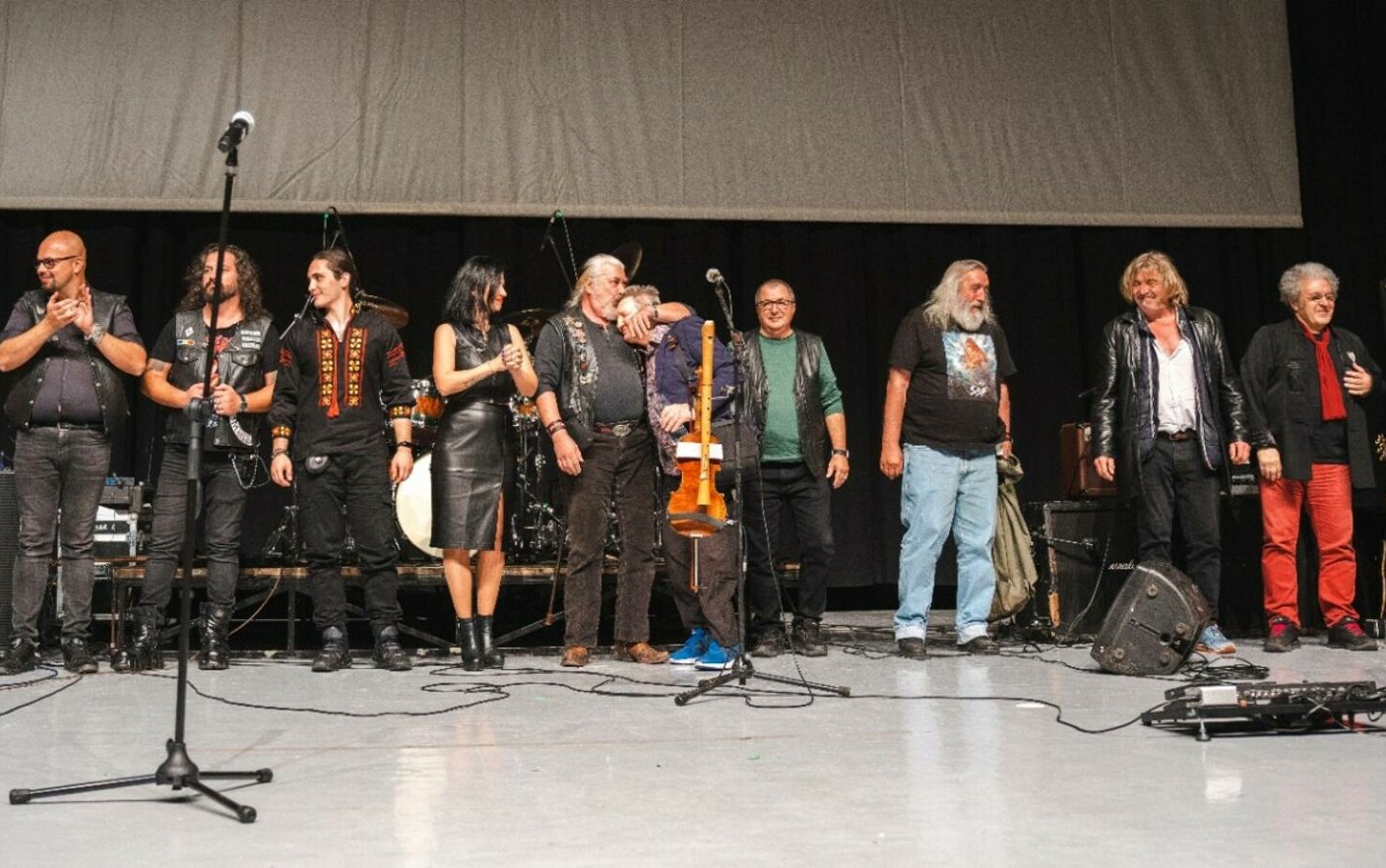 Filmul documentar ”PHOENIX – Povestea” va fi prezentat într-un turneu ...