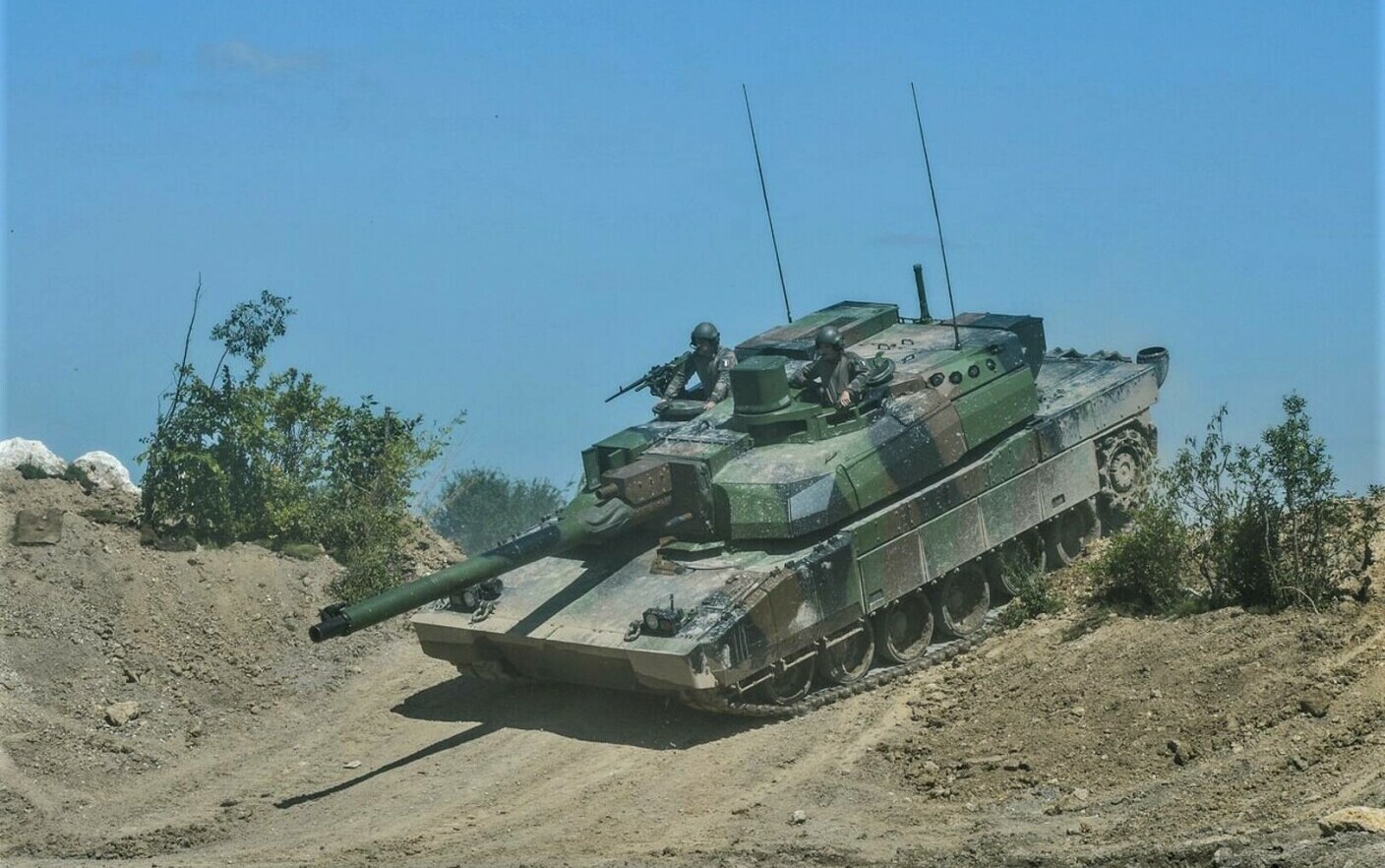 Premieră în România. Demonstrație de forță cu tancurile franțuzești ...