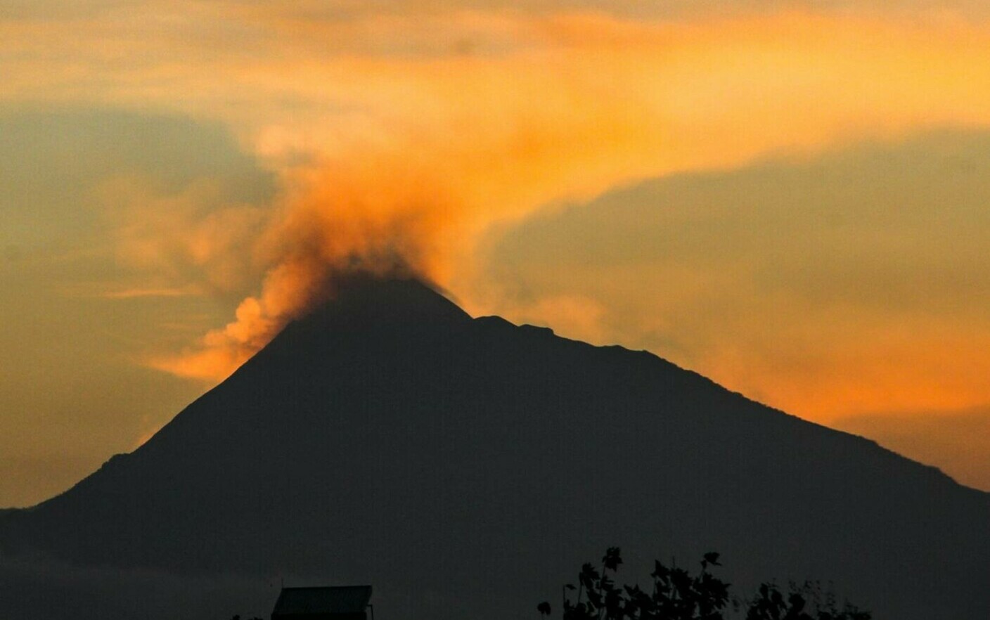 Bilanțul deceselor în urma erupției vulcanului Merapi din Indonezia a ...
