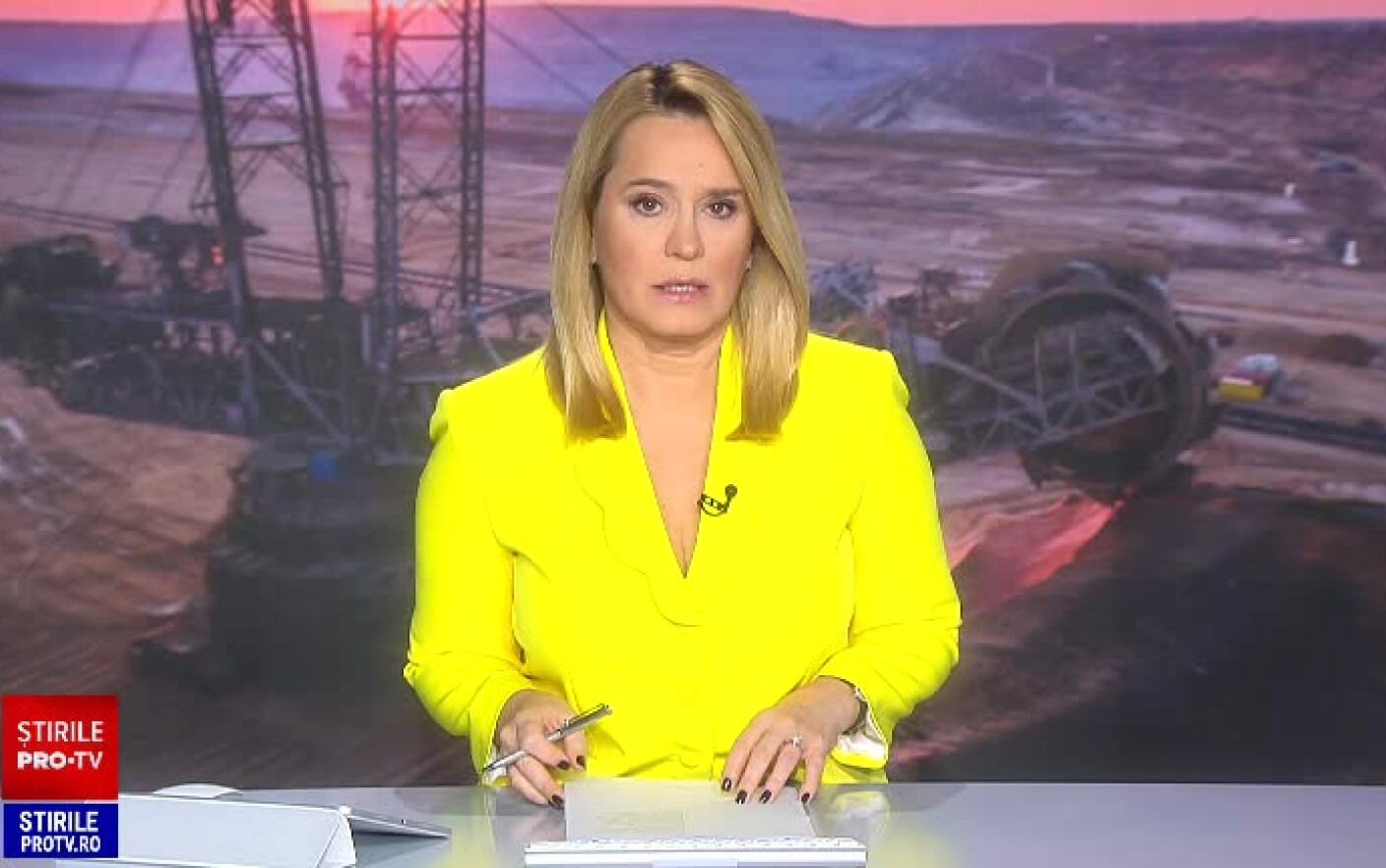 Video - Incident grav la cariera Tismana. O alunecare de teren a blocat ...