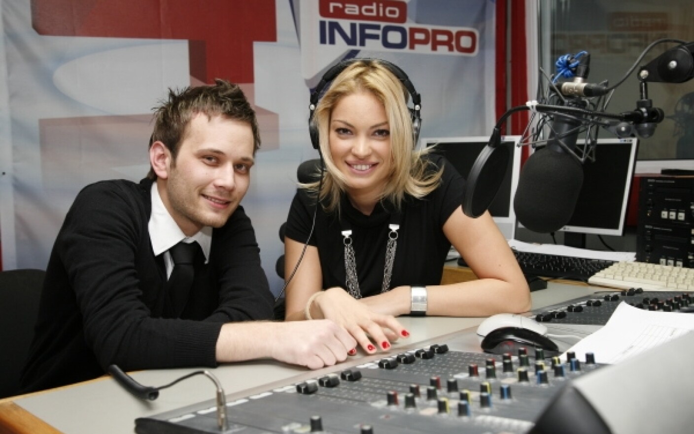 Valentina Pelinel defileaza pe podiumul Radio InfoPro! - Stirileprotv.ro