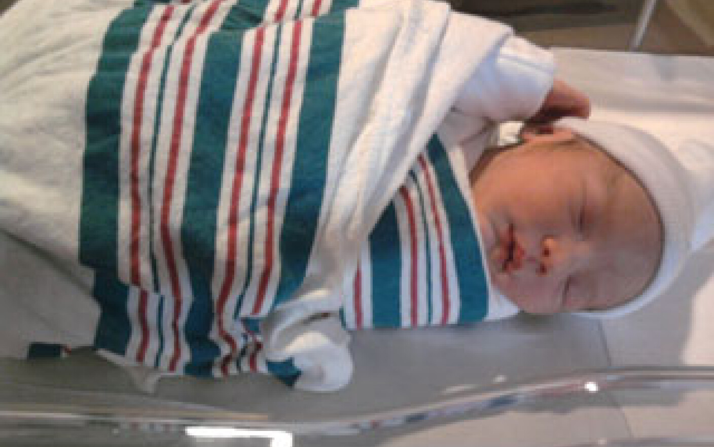 Premiera medicala! Medicii au salvat un copil de numai 1kg, nascut ...