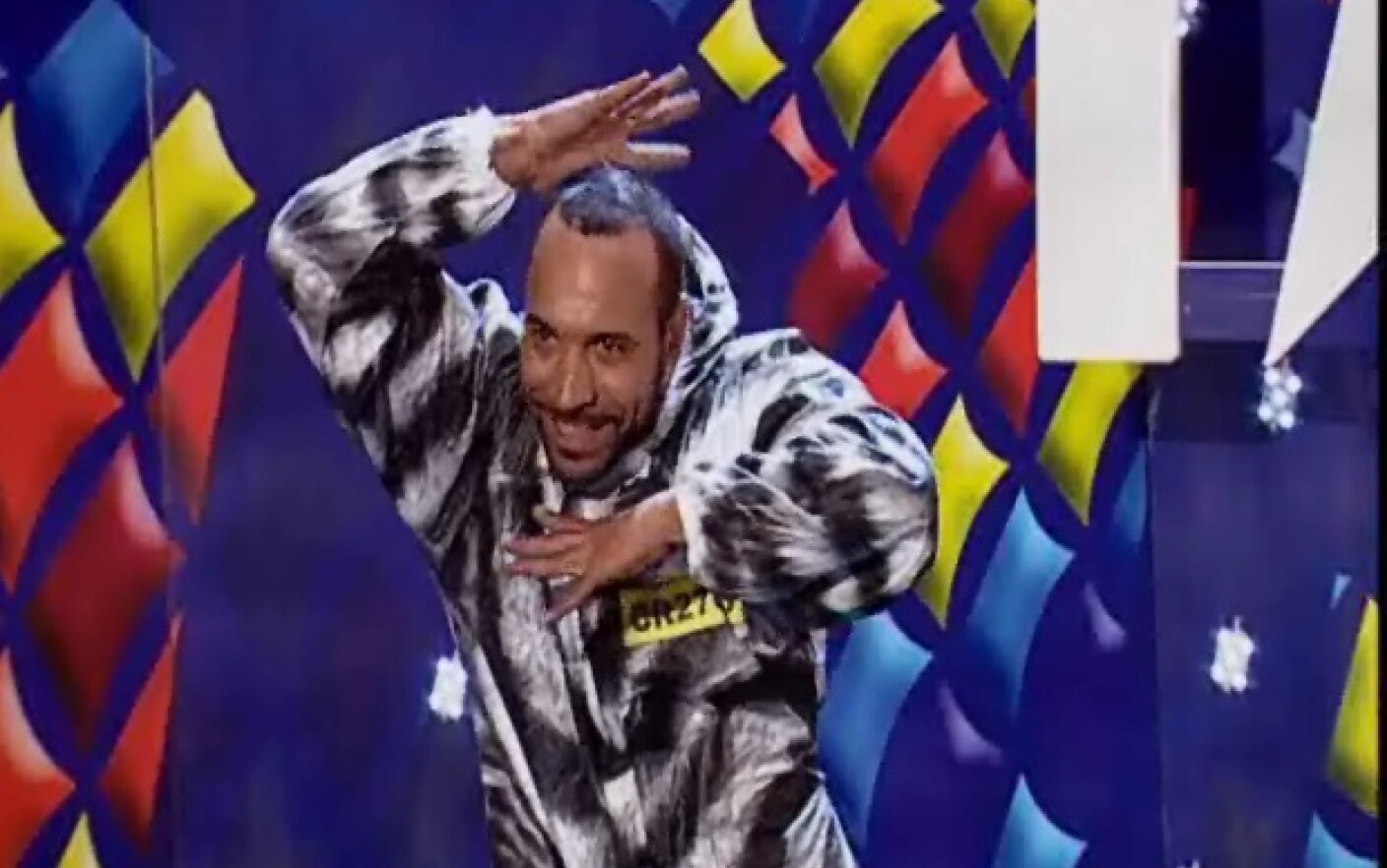 Romanii au talent: Daniel Apostol a ridicat sala in picioare. VIDEO cu ...