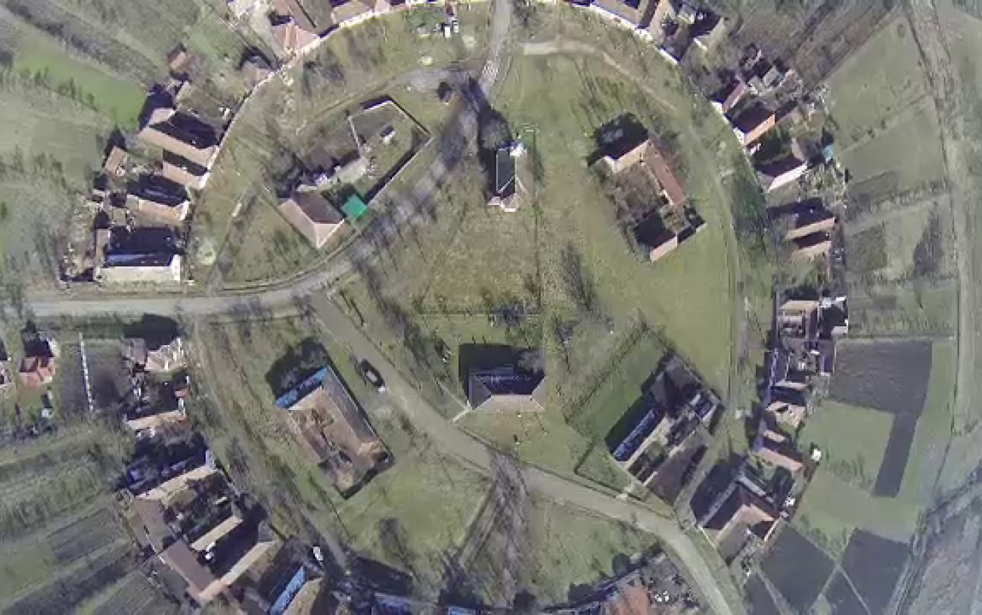 Cum arata singurul sat sub forma de cerc din Romania. Ministerul ...