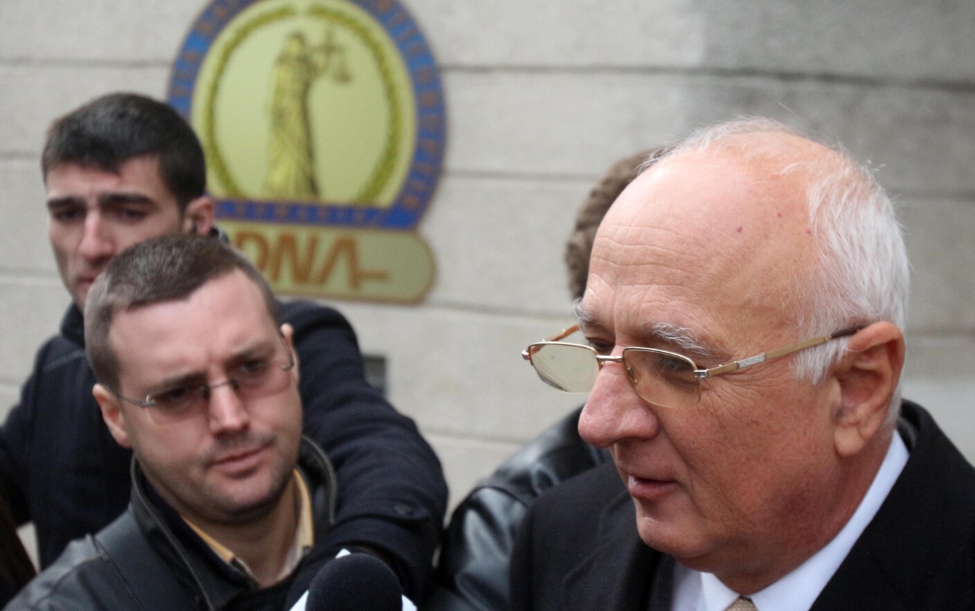 ASF: "Basescu si Ponta stiau de salariul lui Rusanu". DNA a inceput ...