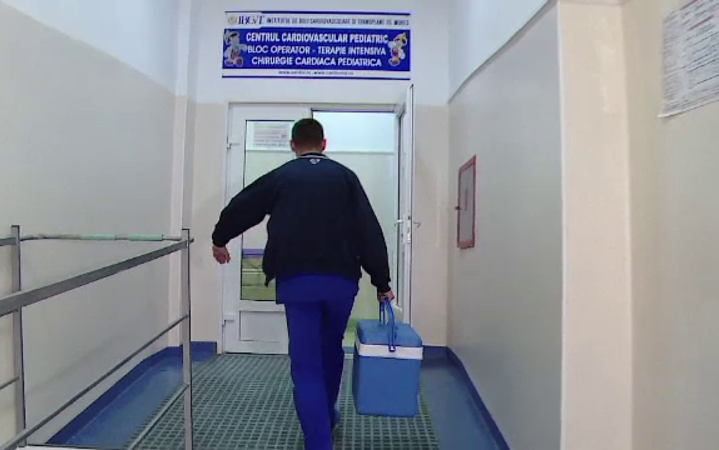 Primul roman cu inima artificiala a primit un cord nou. Inima i-a fost ...