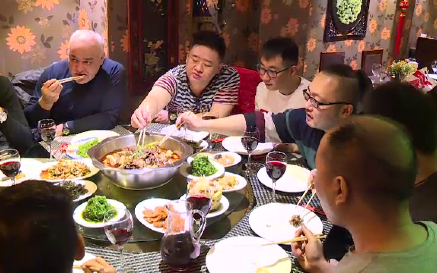 Chinezii stabiliți în România au celebrat intrarea în anul câinelui de ...