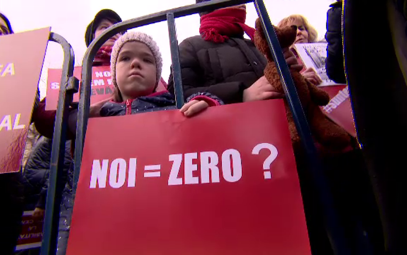 Protest la Guvern, după adoptarea bugetului. "Efectiv nu o să mai avem ...