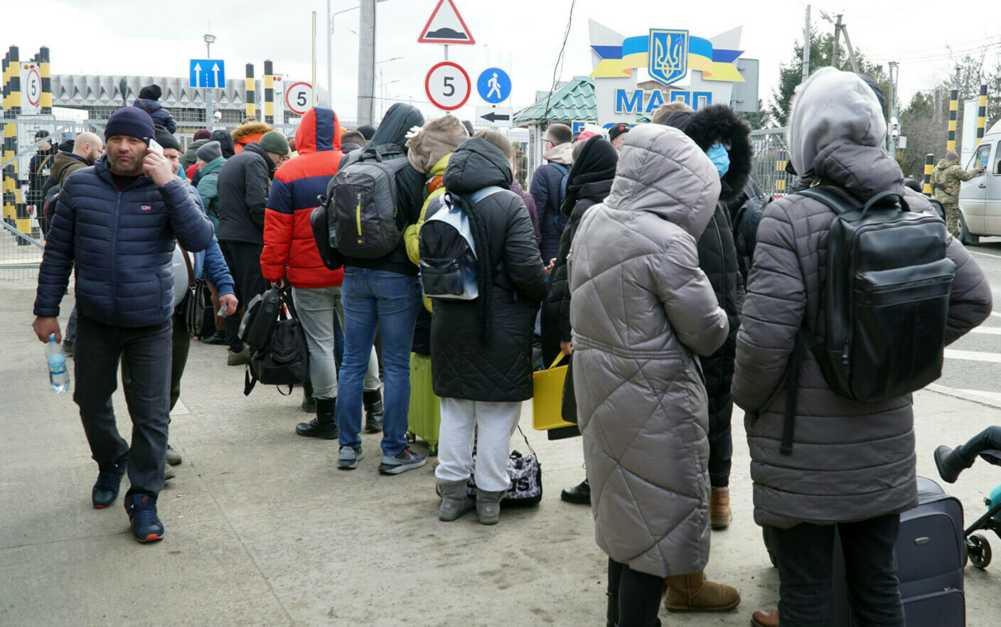 La Vama Isaccea din Tulcea, sute de refugiați au ajuns în România, cu ...