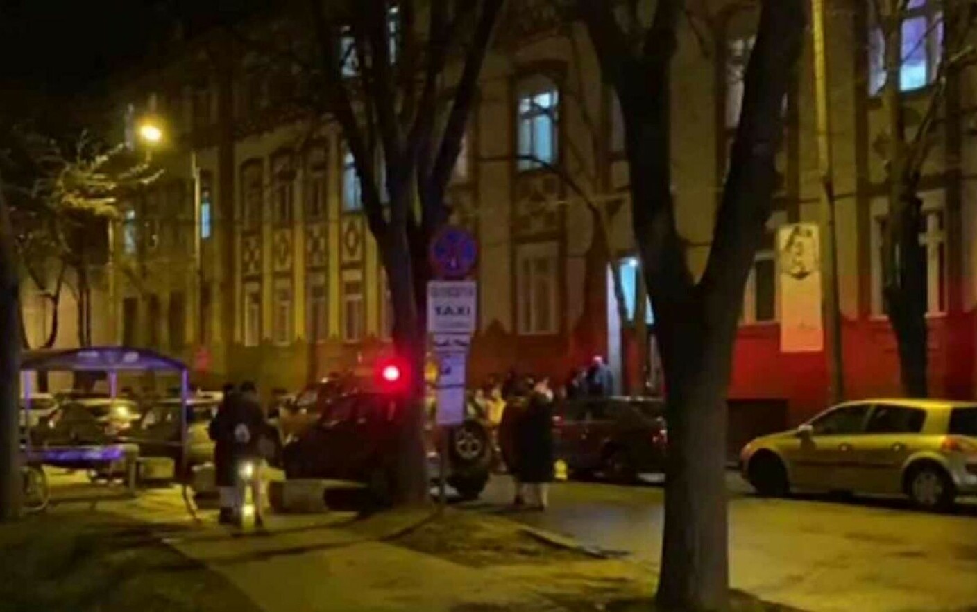 Alarmă de incendiu la un cămin de mediciniști din Timișoara. O ușă a ...