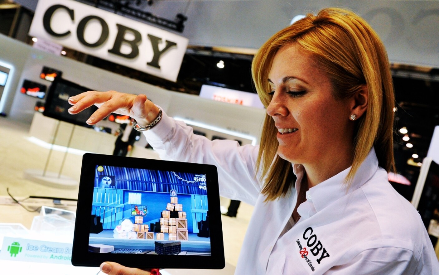 CES 2012: Prima tableta 3D din lume si folia minune care iti arata ...