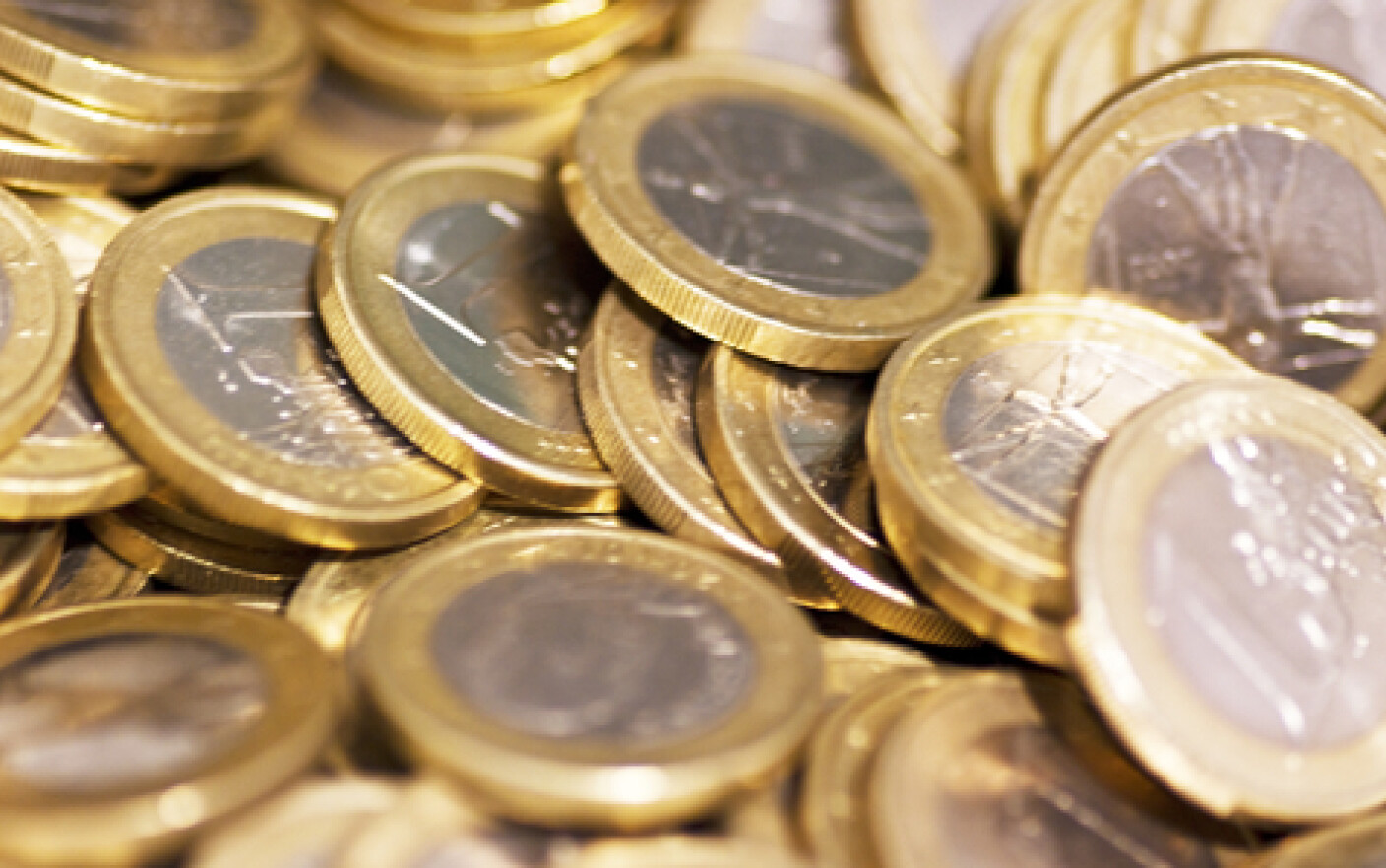 Cel mai prost curs din istorie. Un euro este cotat la 4.38 lei ...