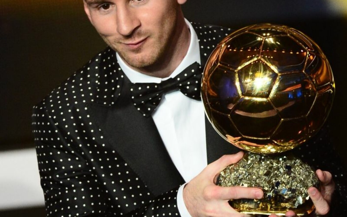 Lionel Messi a castigat pentru a patra oara consecutiv Balonul de Aur ... Lionel Messi a castigat pentru a patra oara consecutiv Balonul de Aur ...