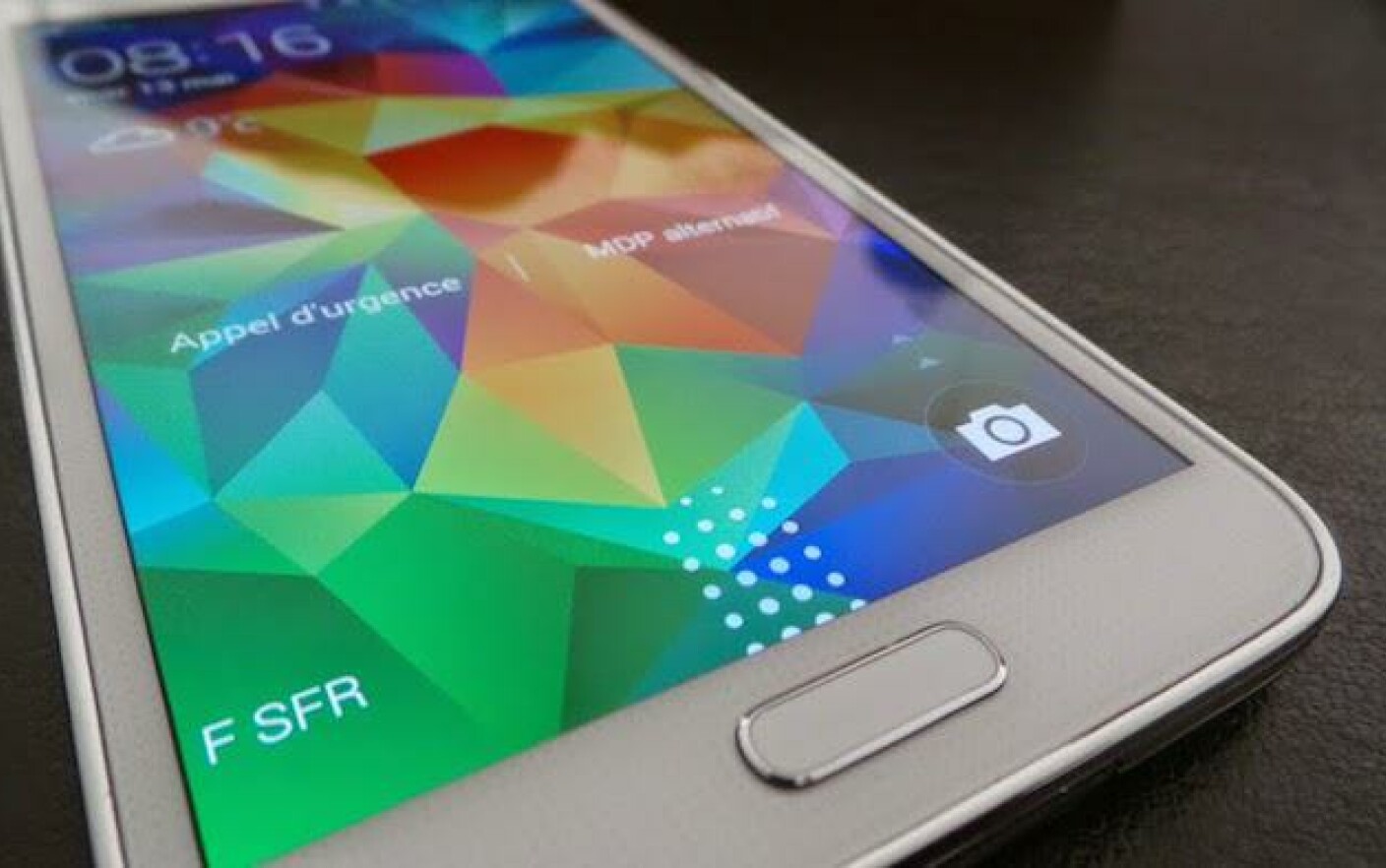 A fost prezentat in Romania. E unul dintre cele mai asteptate telefoane ...