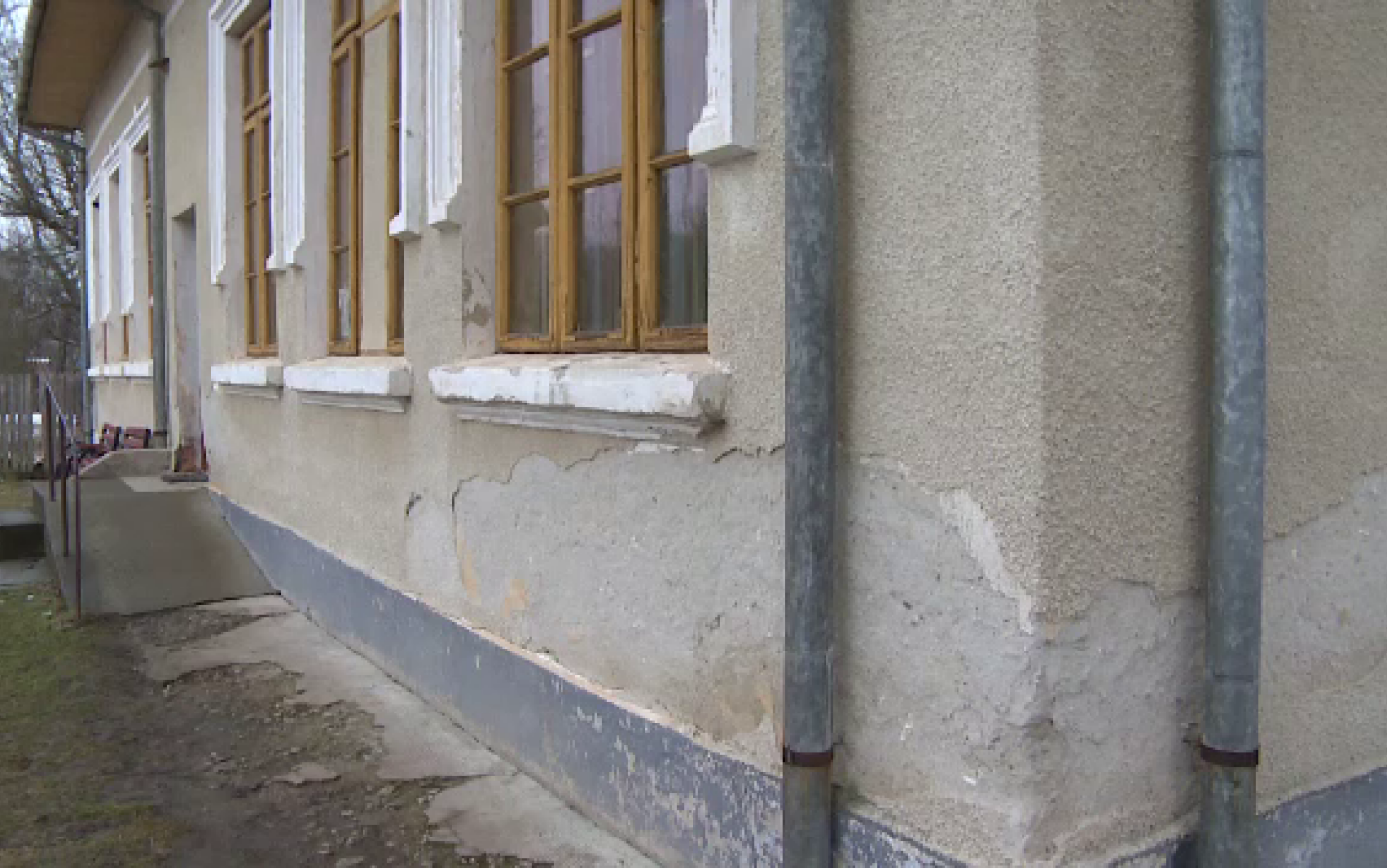 Mii de pacienți, tratați într-un dispensar pe cale să se prăbușească ... Mii de pacienți, tratați într-un dispensar pe cale să se prăbușească ...