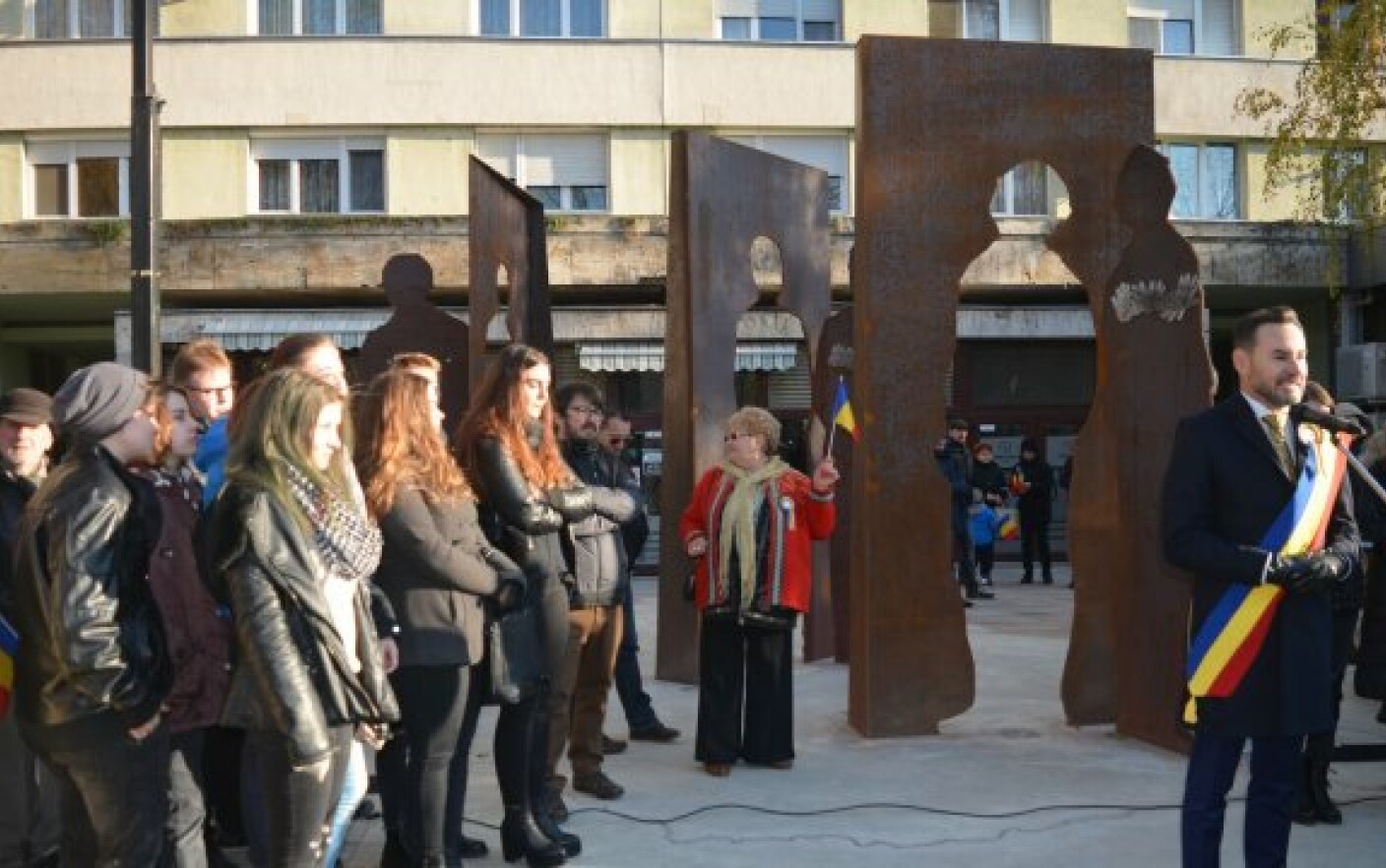 Primăria Arad, amendată pentru că a inaugurat un monument neautorizat ...