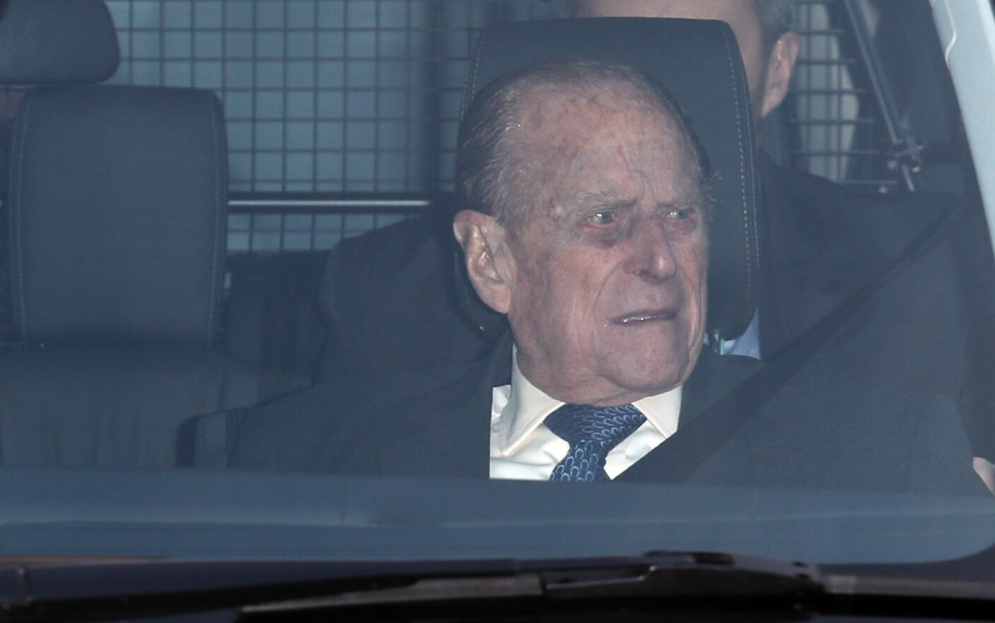 Cum a fost surprins prințul Philip, în mașină, după ce a provocat ...