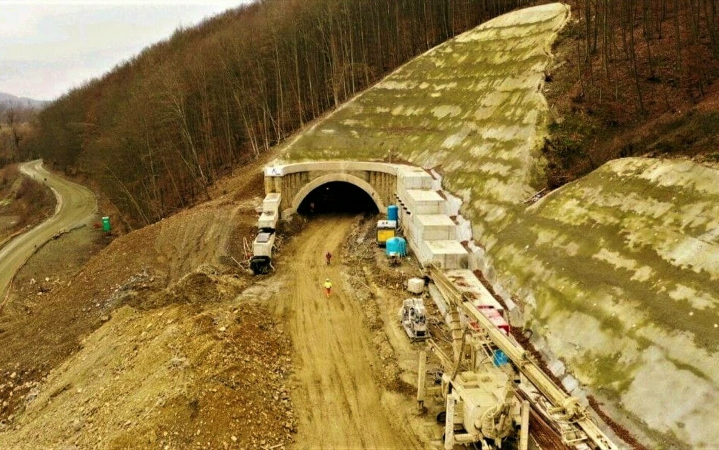 Tunelul care va permite trenurilor să circule în România cu 160 km/h pe ...