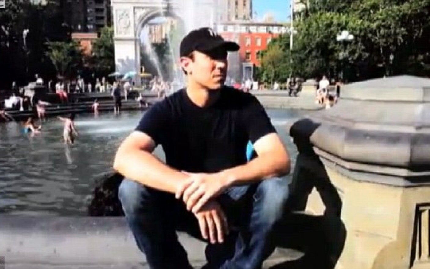 Povestea celui MAI TRIST om din lume. Cum a ajuns sa primeasca peste 70 ...