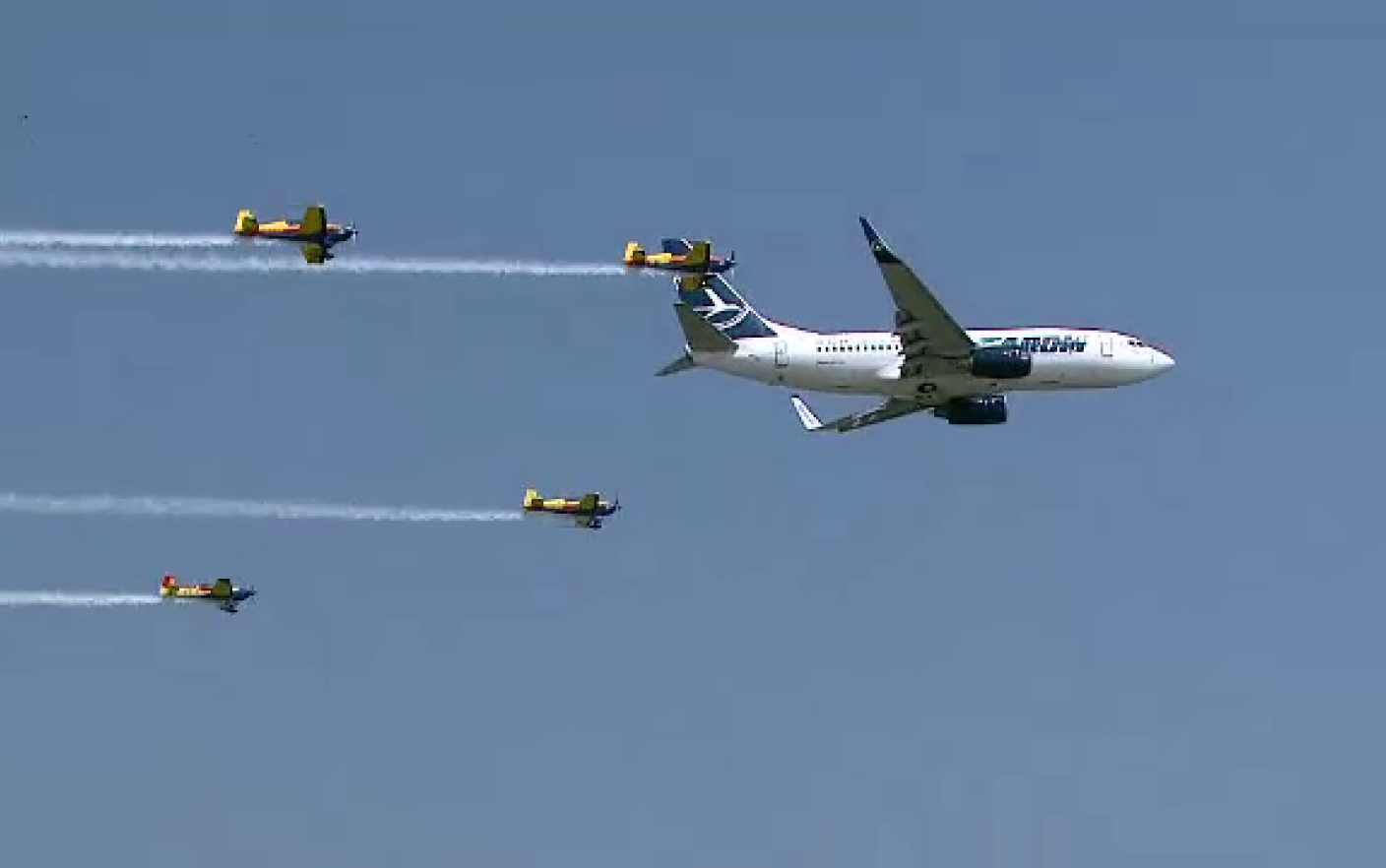 Cel mai mare spectacol aviatic din Romania. Show-ul oferit celor 100. ...