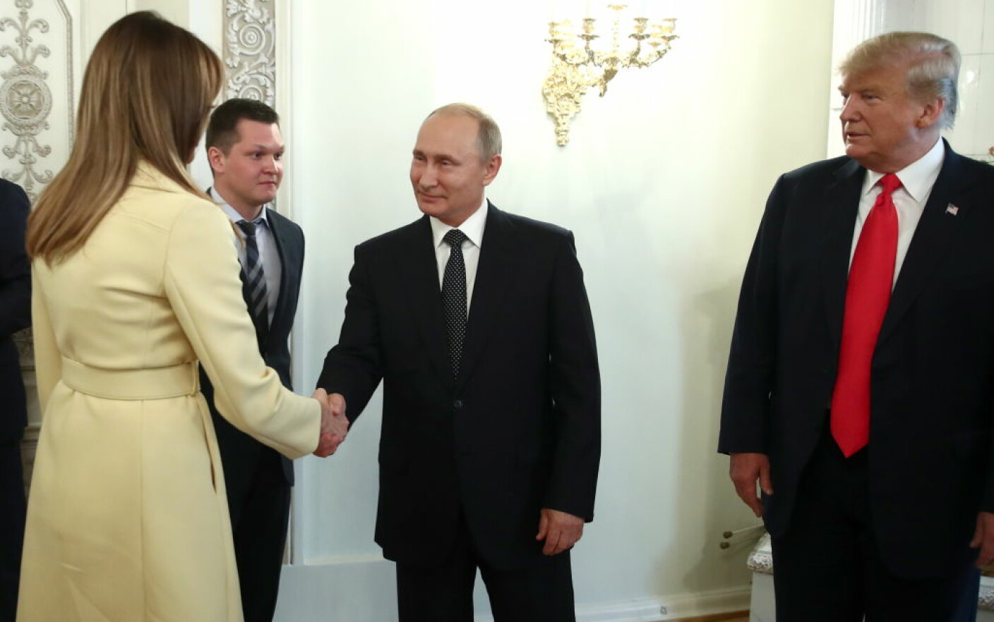 Momentul în care Melania Trump a dat mâna cu Putin. Ce s-a observat în ...