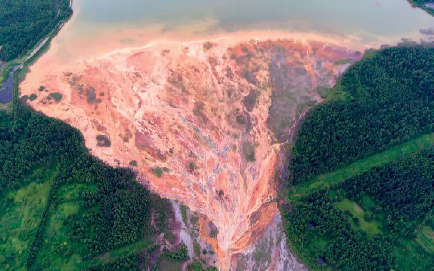 Fenomen incredibil în Rusia. Motivul pentru care apele mai multor râuri ...