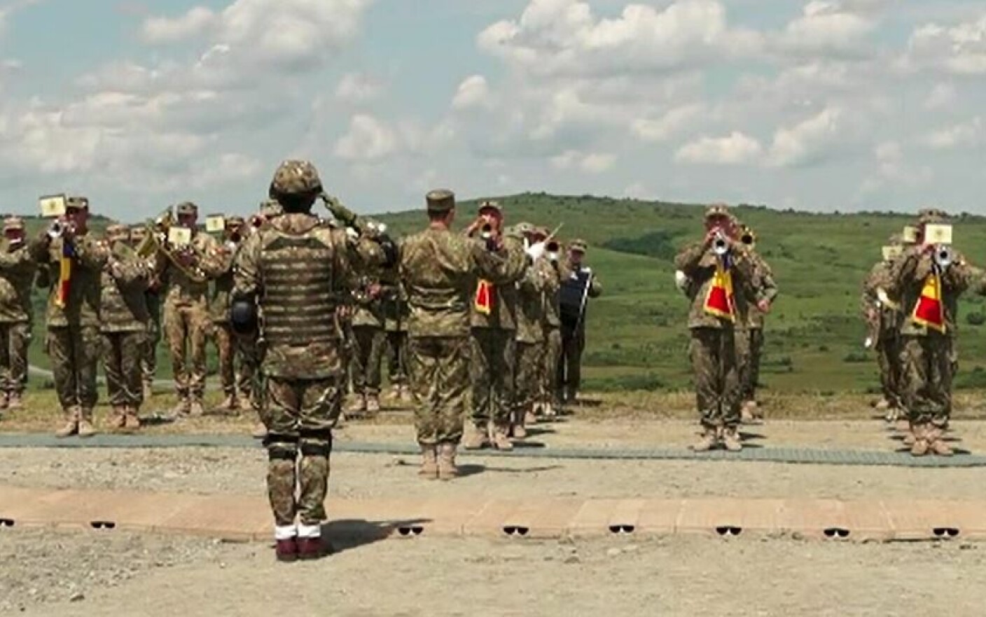 Ceremonie importantă la poligonul de la Cincu, cu ocazia înființării ...