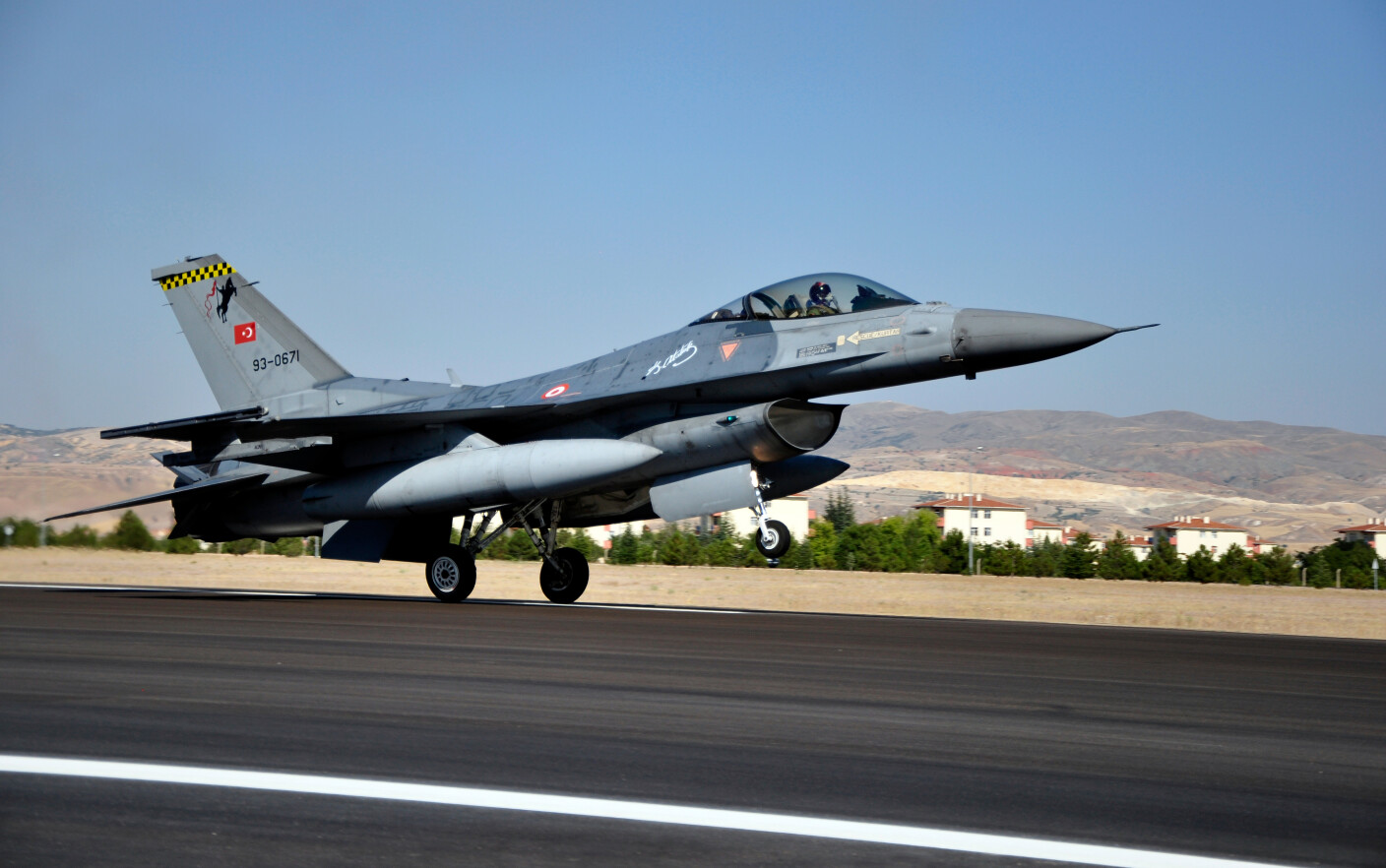 România a semnat contractul de 388 mil. euro pentru cele 32 de avioane ...