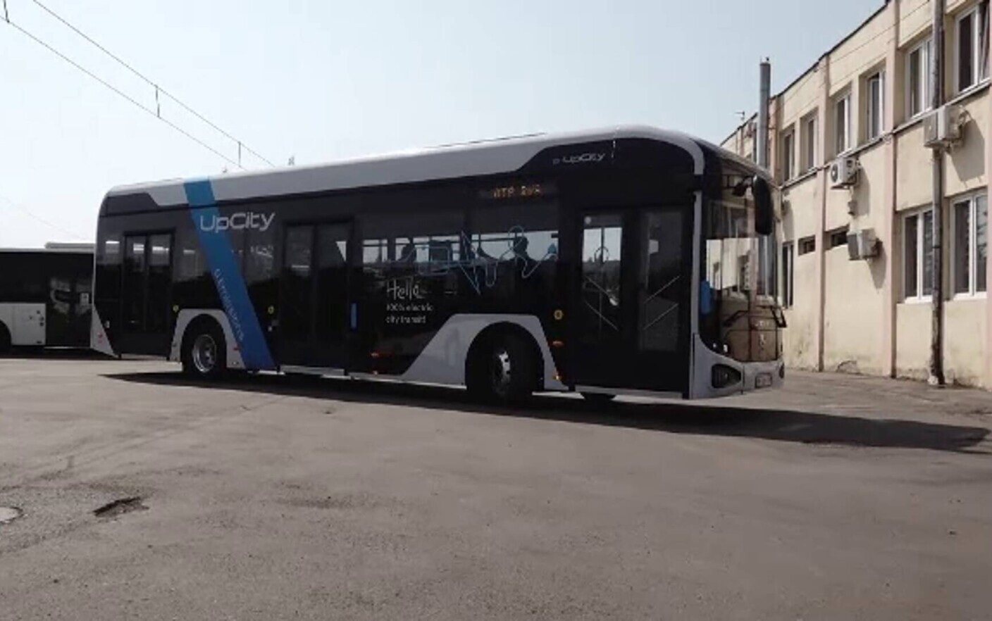 Primul autobuz electric 100% românesc, produs la Baia Mare. A fost deja ...