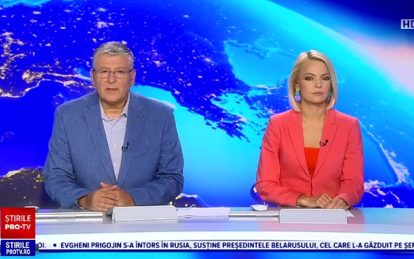 Video - Un pui de flamingo și-a găsit familie la o grădina Zoologică ...