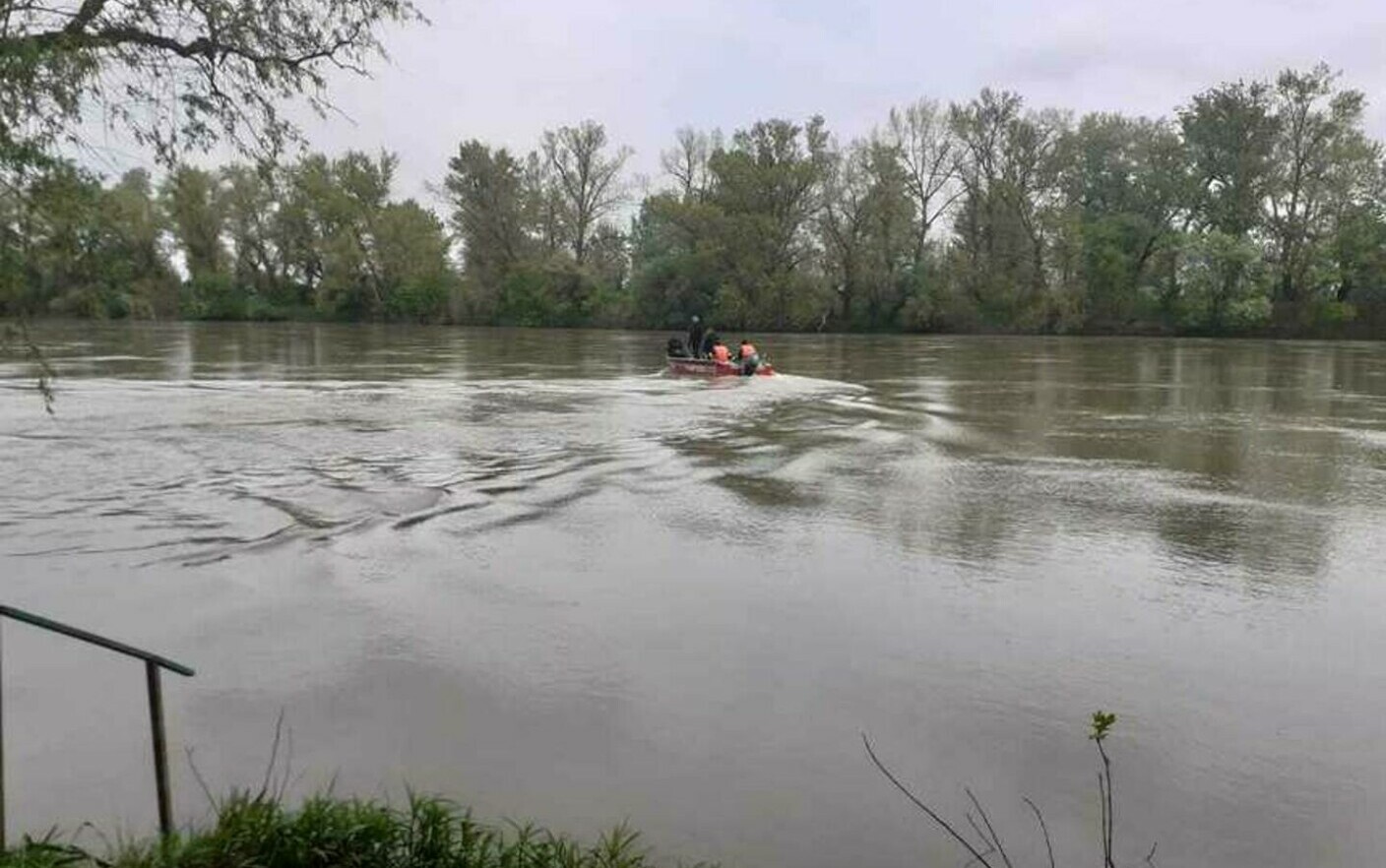 Cadavrul unui bărbat, scos din râul Mureș după ce ar fi stat în apă ...