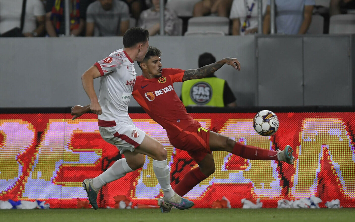 FCSB - Dinamo 2-1. Roș-albaștrii se impun în derby prin golurile lui Olaru și Coman ...