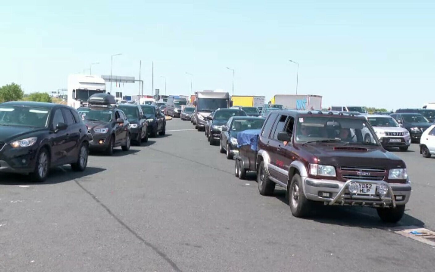 Vama Nădlac 2, cel mai aglomerat punct de trecere a frontierei. Oamenii ...