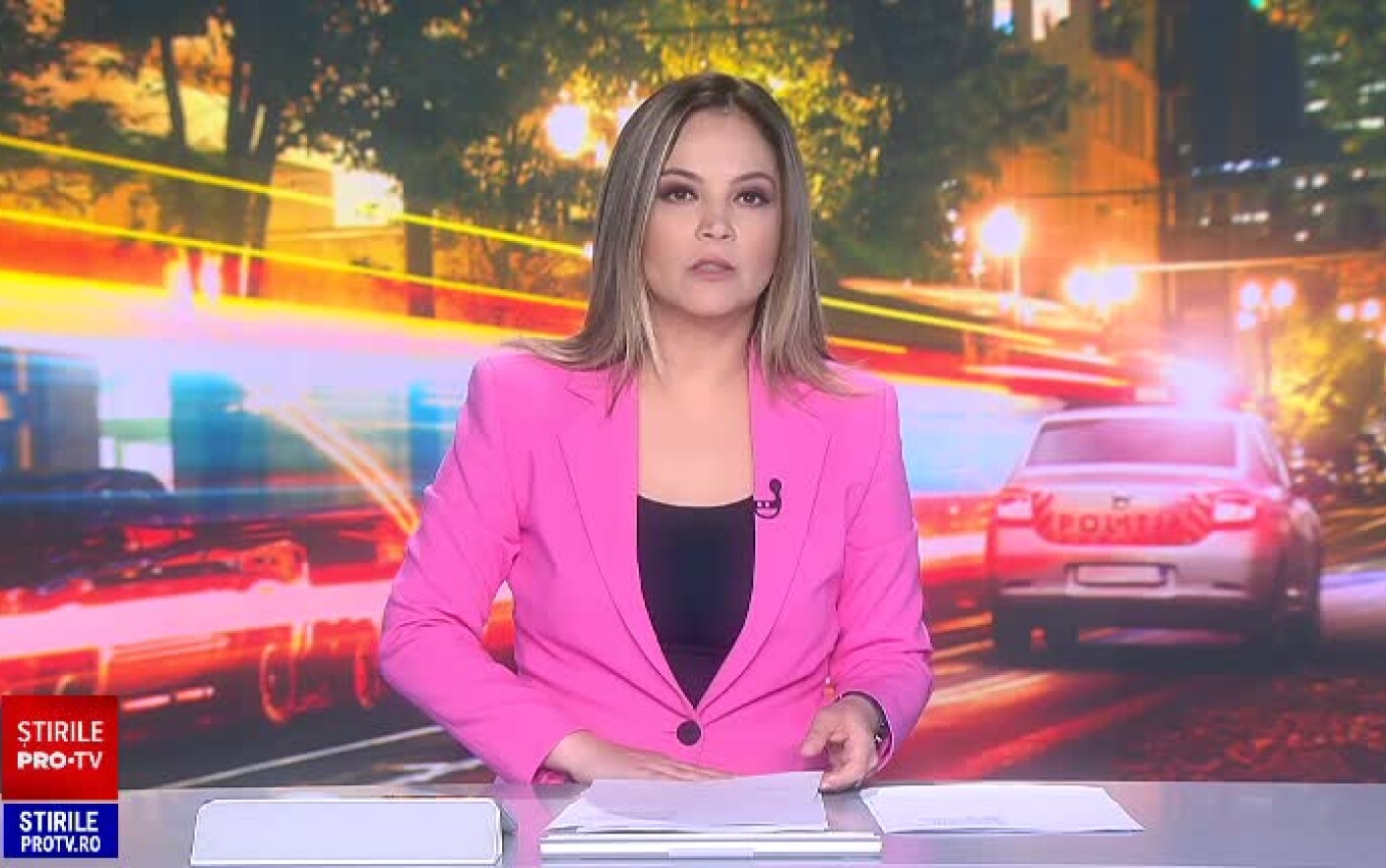 Video - Un individ și fiul lui adolescent au intrat mascați într-un bar și au bătut cu bâtele un ...